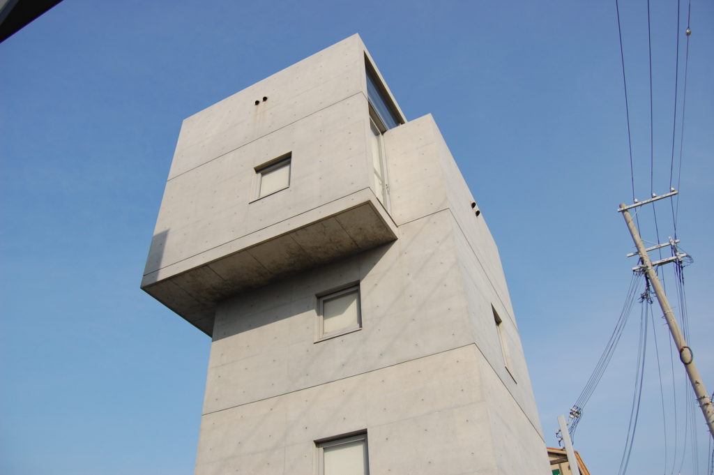 4 x 4 HOUSE