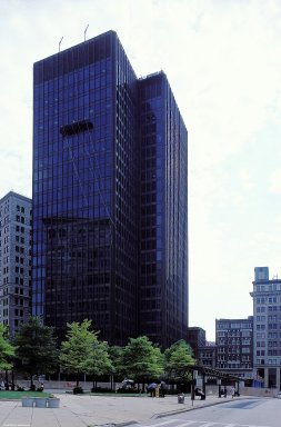 MIES VAN DER ROHE