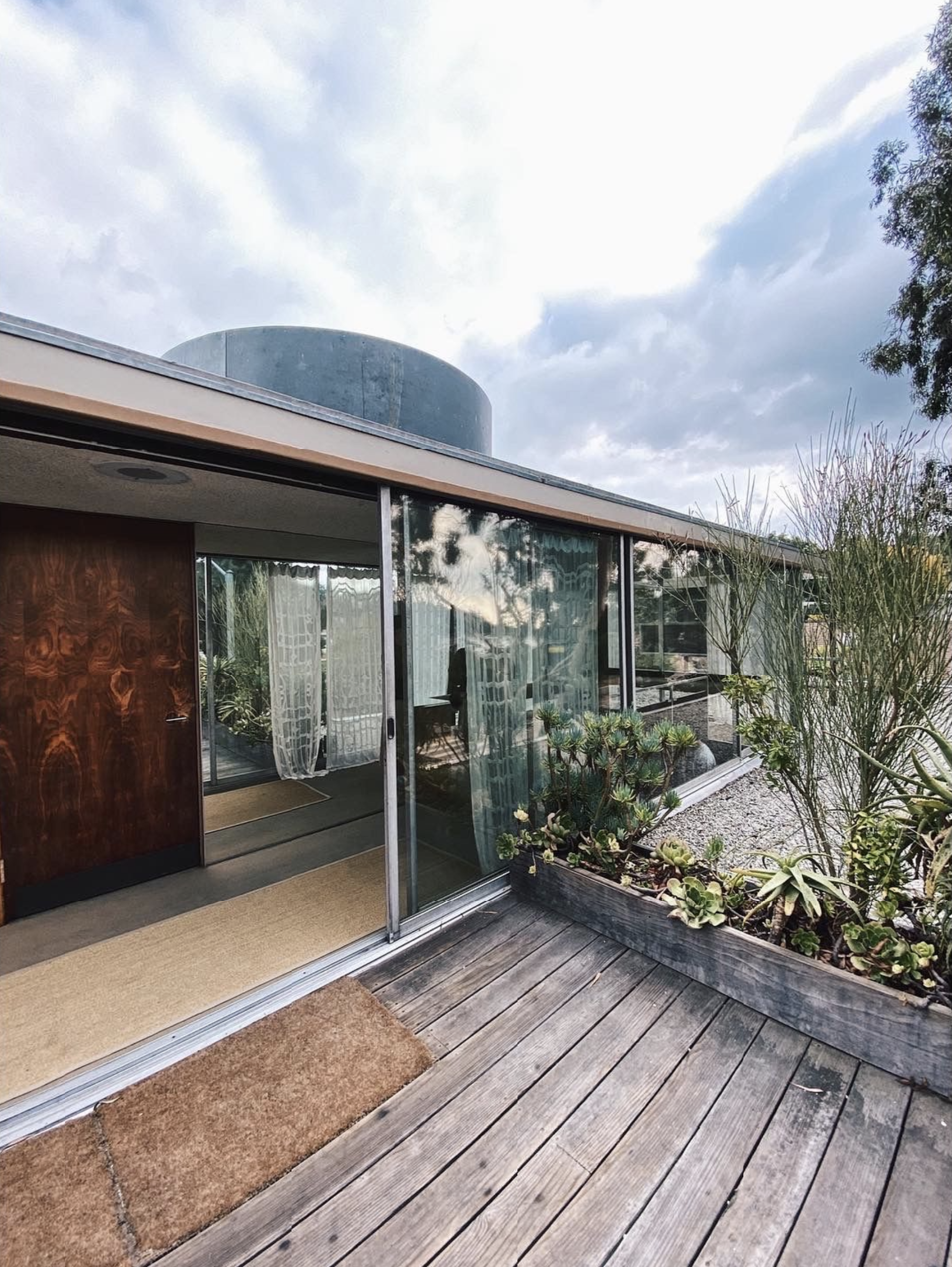V.D.L. Research House