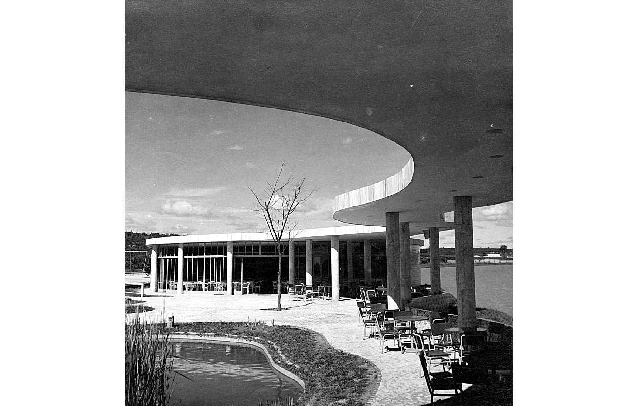 OSCAR NIEMEYER