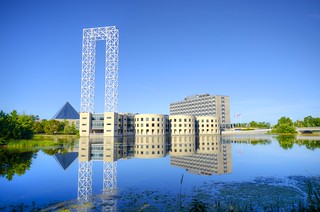 MOSHE SAFDIE
