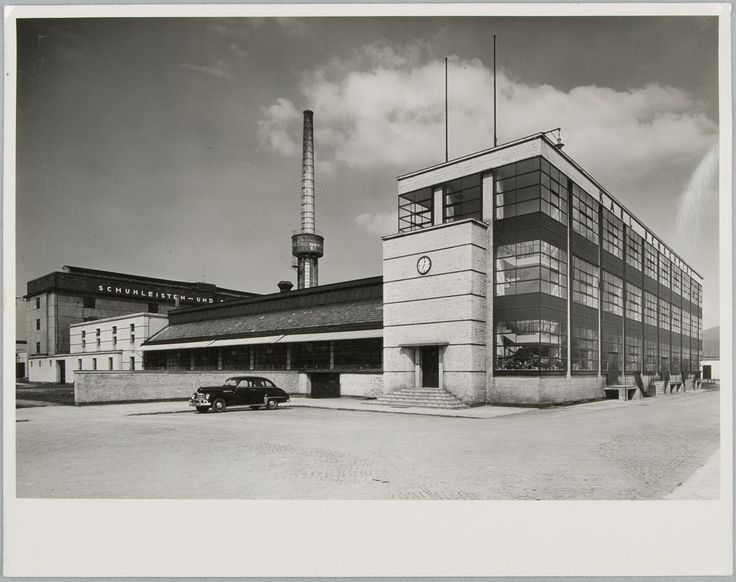 INTERNATIONAL STYLE